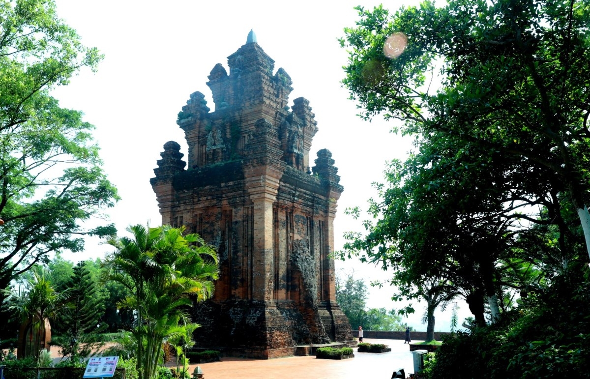 Nhan Tower: where age-old Cham heritage lives on | VOV5.VN
