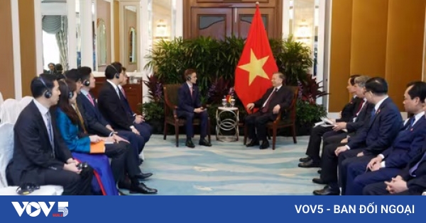 General Secretary and President receives Singaporean firms’ leaders ...