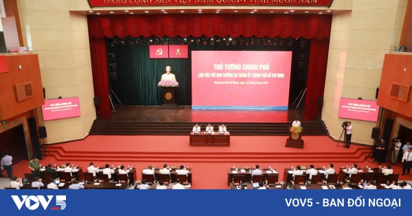 Lê Minh Hung travaille avec le Comité municipal du Parti de Hô Chi Minh ...