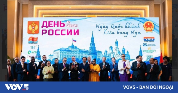Торжественный прием в честь Дня России в Ханое | VOV5.VN