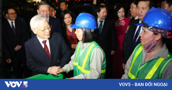 チョン党書記長・国家主席 大晦日の夜勤の人に新年の挨拶を | VOV5.VN