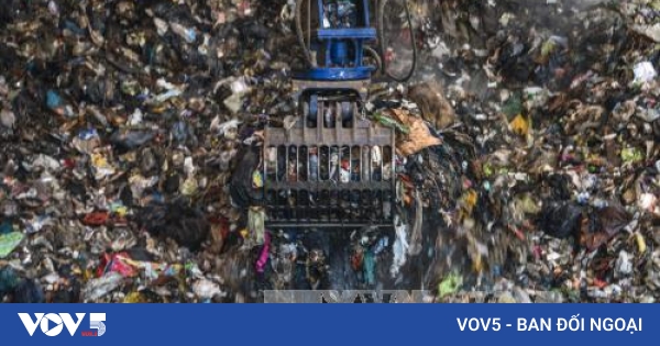 อียูเผชิญกับปัญหาของเสียอันตราย | VOV5.VN