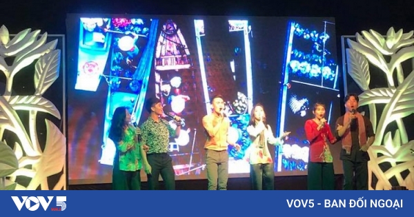 ฉลองครบรอบ 8 ปีการเปิดช่องวีโอวีจราจรแห่งชาติ | VOV5.VN