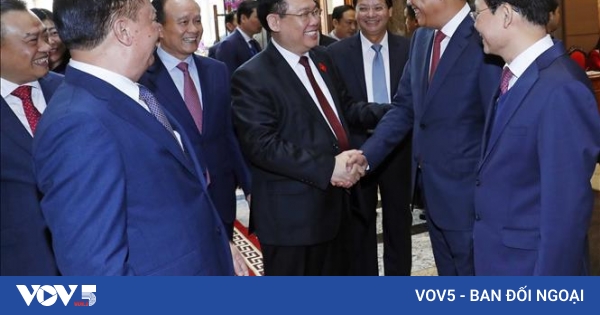 Ketua MN Vuong Dinh Hue Kunjungi dan Ucapkan Selamat Hari Raya Tet di ...