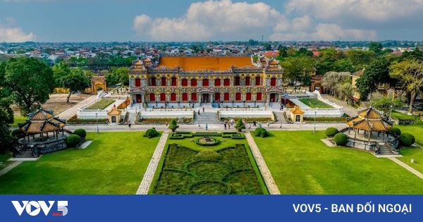 Istana Kien Trung Menyambut Kedatangan Wisatawan Pada Hari Raya Tet ...