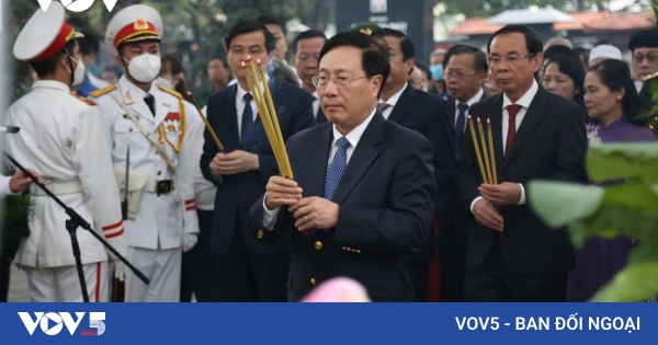 Party and State leaders pay tribute to late PM Vo Van Kiet | VOV5.VN
